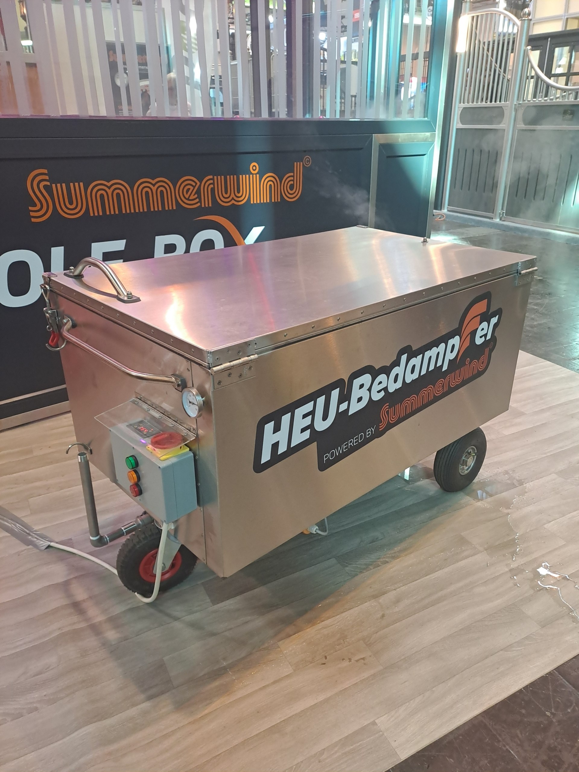 fahrbarer Heubedampfer – Summerwind Pferdesolarium